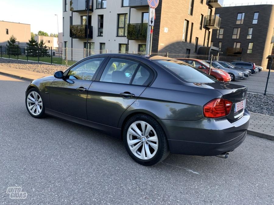 Pelēks BMW 318 2006 Kauņa, ar dzinēja tilpumu 2.00 L un nobraukumu 293 tūkst. km par 2400 €, foto 30 vietnē AUTOMOTO.COM.LV