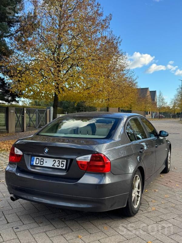 Pelēks BMW 318 2006 Rīga, ar dzinēja tilpumu 1.80 L un nobraukumu 221 tūkst. km par 2200 €, foto 1 vietnē AUTOMOTO.COM.LV