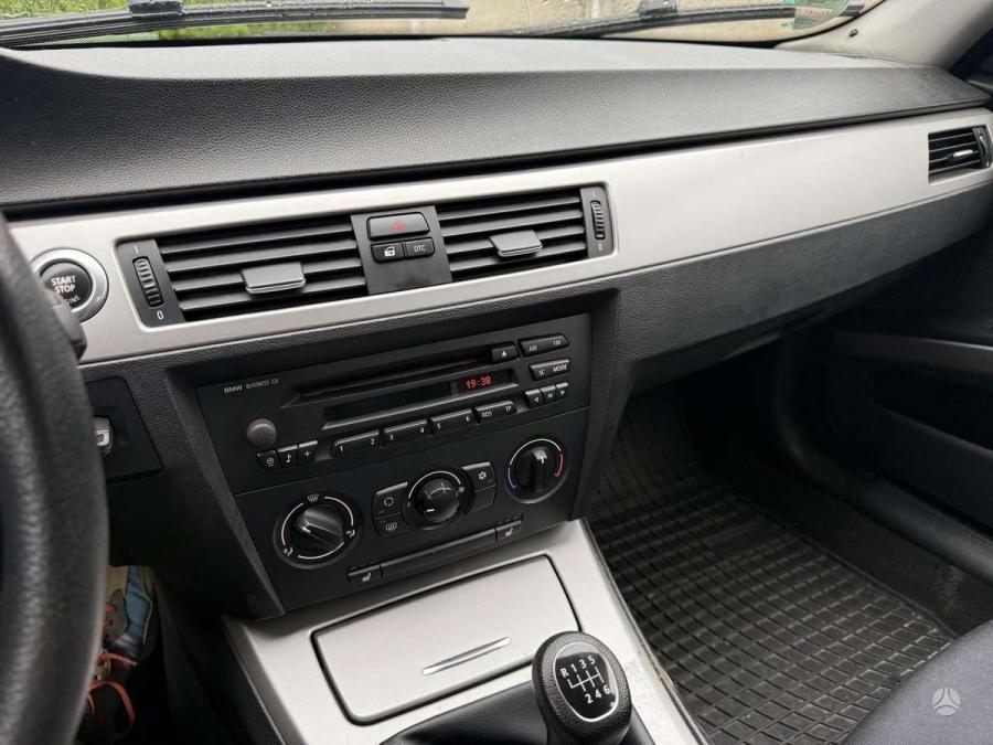 Pelēks BMW 318 2006 Kauņa, ar dzinēja tilpumu 1.99 L un nobraukumu 210 tūkst. km par 2950 €, foto 7 vietnē AUTOMOTO.COM.LV