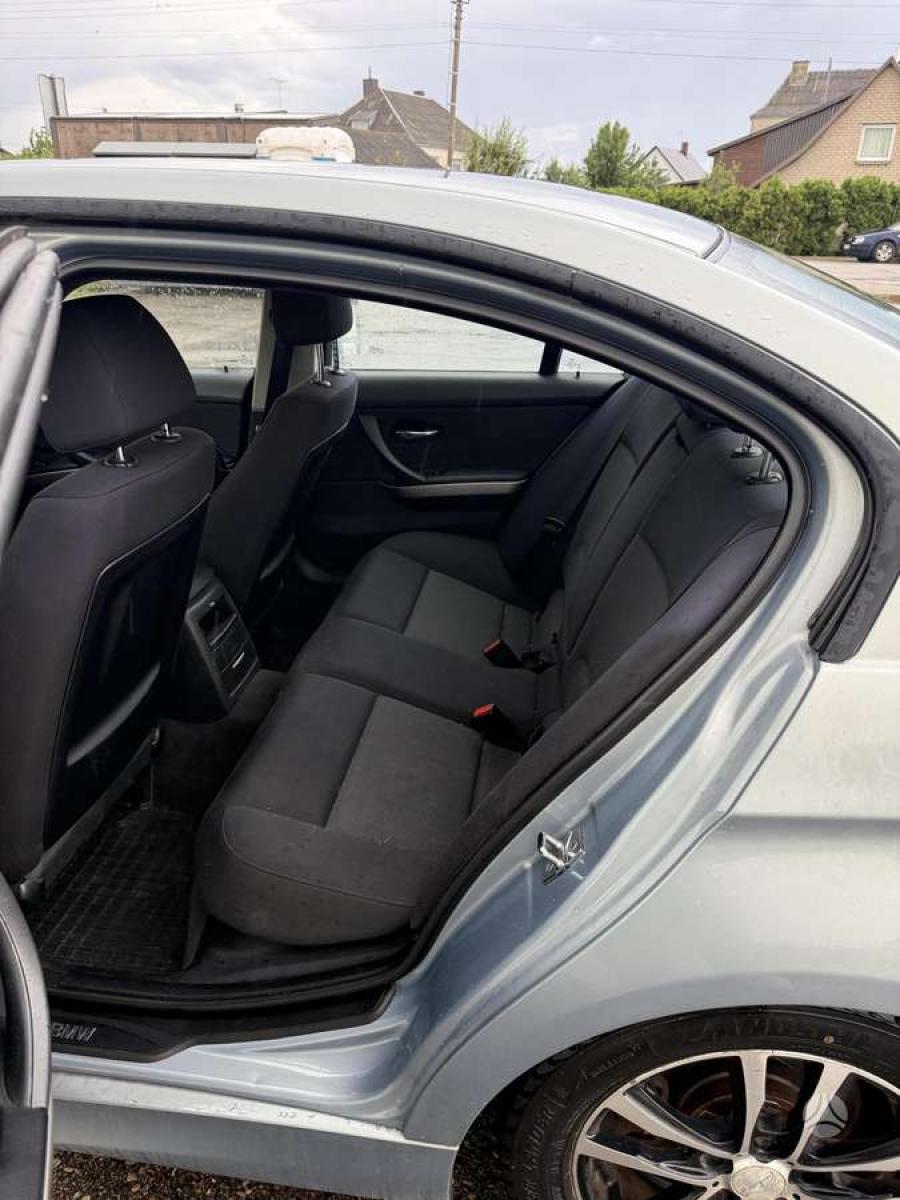 Pelēks BMW 318 2006 Kauņa, ar dzinēja tilpumu 1.99 L un nobraukumu 210 tūkst. km par 2950 €, foto 13 vietnē AUTOMOTO.COM.LV
