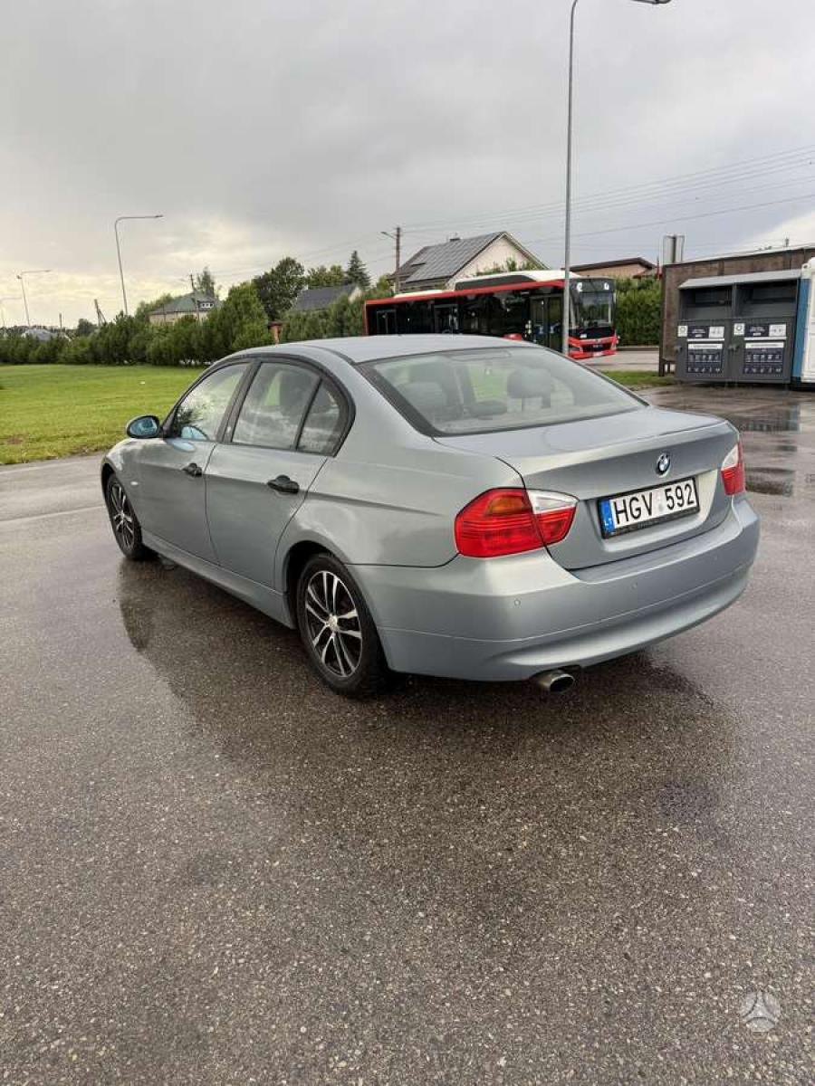 Pelēks BMW 318 2006 Kauņa, ar dzinēja tilpumu 1.99 L un nobraukumu 210 tūkst. km par 2950 €, foto 15 vietnē AUTOMOTO.COM.LV