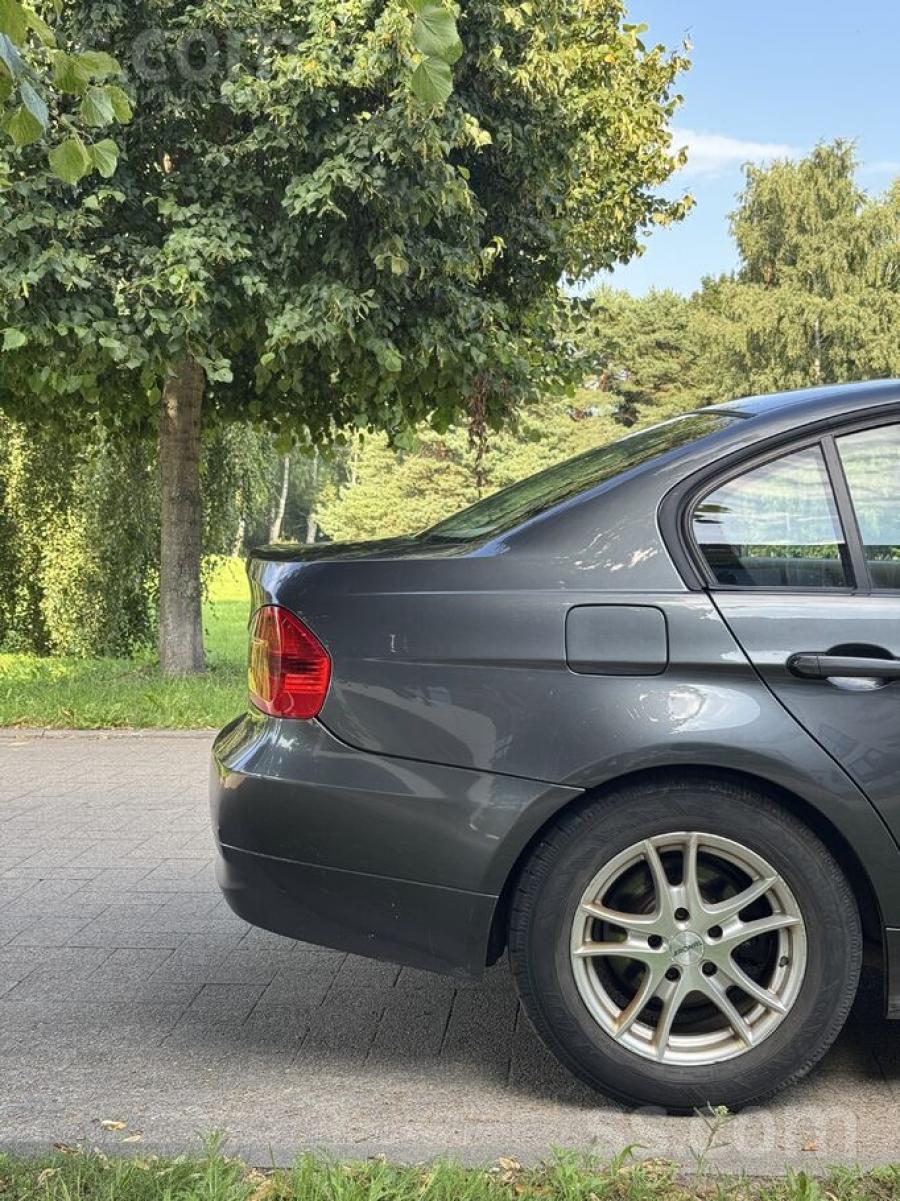 Grey BMW 318 2006 in Riga, with an engine capacity of 1.80 L and mileage of 221 thousand km for 2000 €, photo 3 on AUTOMOTO.COM.LV
