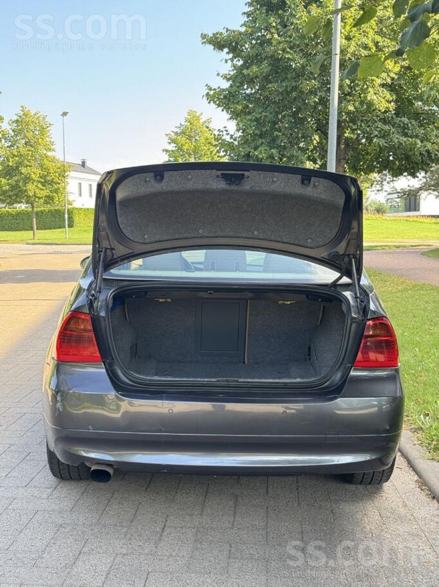 Grey BMW 318 2006 in Riga, with an engine capacity of 1.80 L and mileage of 221 thousand km for 2000 €, photo 7 on AUTOMOTO.COM.LV