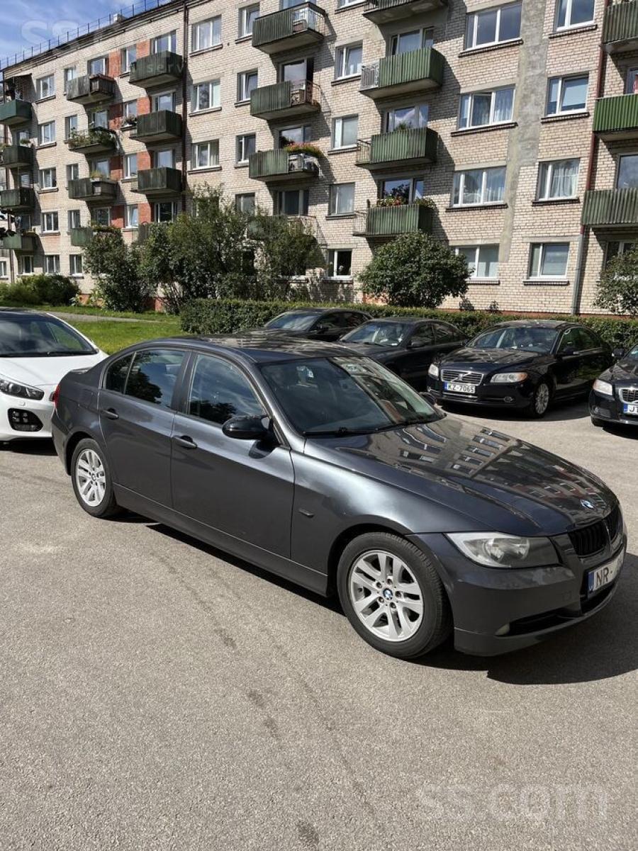 Grey BMW 318 2006 in Riga, with an engine capacity of 2.00 L and mileage of 290 thousand km for 2500 €, photo 1 on AUTOMOTO.COM.LV