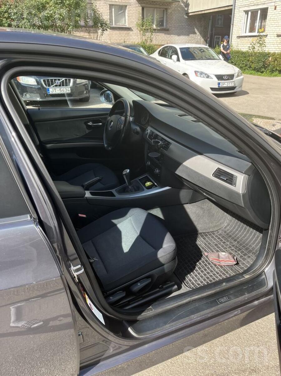 Grey BMW 318 2006 in Riga, with an engine capacity of 2.00 L and mileage of 290 thousand km for 2500 €, photo 9 on AUTOMOTO.COM.LV
