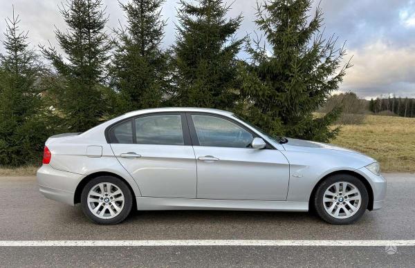 Grey BMW 318 2007 in Moletai, with an engine capacity of 2.00 L and mileage of 314 thousand km for 3400 €, photo 3 on AUTOMOTO.COM.LV