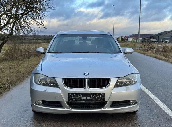 Grey BMW 318 2007 in Moletai, with an engine capacity of 2.00 L and mileage of 314 thousand km for 3400 €, photo 7 on AUTOMOTO.COM.LV