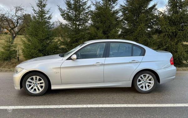 Grey BMW 318 2007 in Moletai, with an engine capacity of 2.00 L and mileage of 314 thousand km for 3400 €, photo 9 on AUTOMOTO.COM.LV