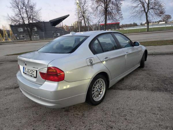 Grey BMW 318 2007 in Marijampole, with an engine capacity of 2.00 L and mileage of 240 thousand km for 3150 €, photo 3 on AUTOMOTO.COM.LV
