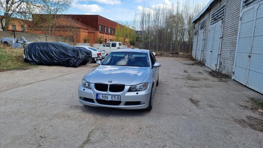 Pelēks BMW 318 2007 Kauņa, ar dzinēja tilpumu 2.00 L un nobraukumu 272 tūkst. km par 2750 €, foto 3 vietnē AUTOMOTO.COM.LV