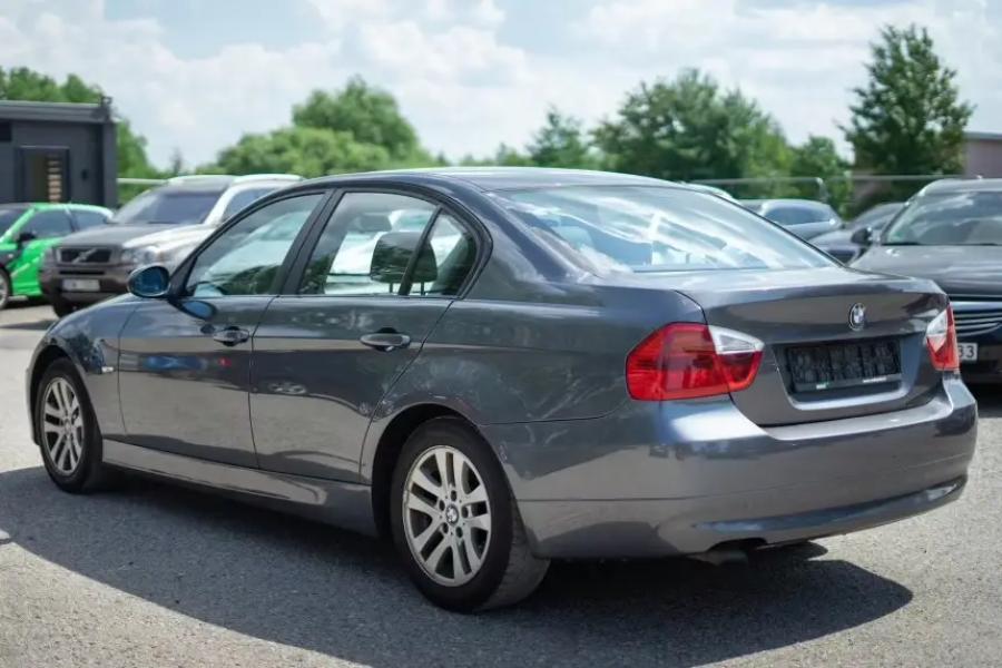 Pelēks BMW 318 2007 Liepāja, ar dzinēja tilpumu 2.00 L un nobraukumu 231 tūkst. km par 4950 €, foto 3 vietnē AUTOMOTO.COM.LV