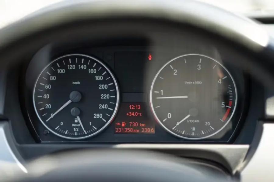 Pelēks BMW 318 2007 Liepāja, ar dzinēja tilpumu 2.00 L un nobraukumu 231 tūkst. km par 4950 €, foto 14 vietnē AUTOMOTO.COM.LV