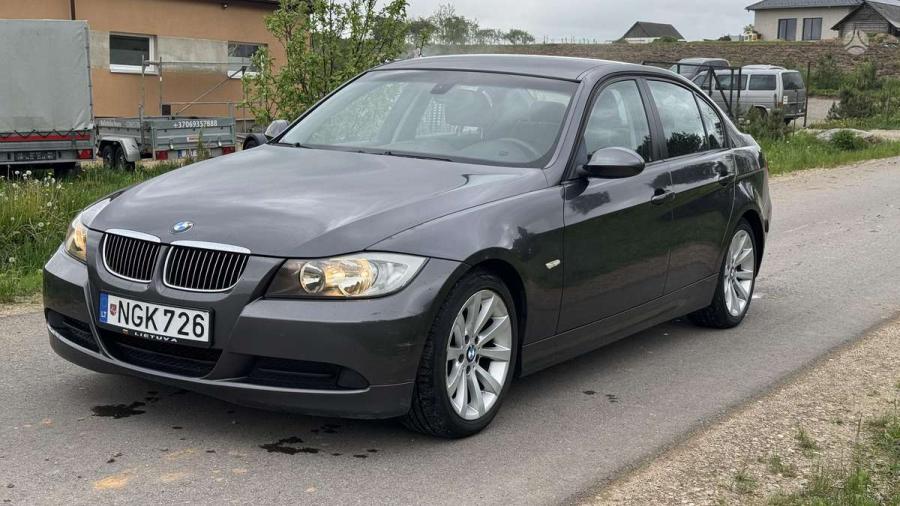 Grey BMW 318 2007 in Vilnius, with an engine capacity of 2.00 L and mileage of 382 thousand km for 1800 €, photo 3 on AUTOMOTO.COM.LV