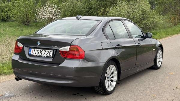 Pelēks BMW 318 2007 Viļņa, ar dzinēja tilpumu 2.00 L un nobraukumu 382 tūkst. km par 1800 €, foto 4 vietnē AUTOMOTO.COM.LV
