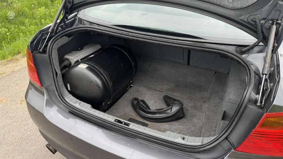 Grey BMW 318 2007 in Vilnius, with an engine capacity of 2.00 L and mileage of 382 thousand km for 1800 €, photo 10 on AUTOMOTO.COM.LV