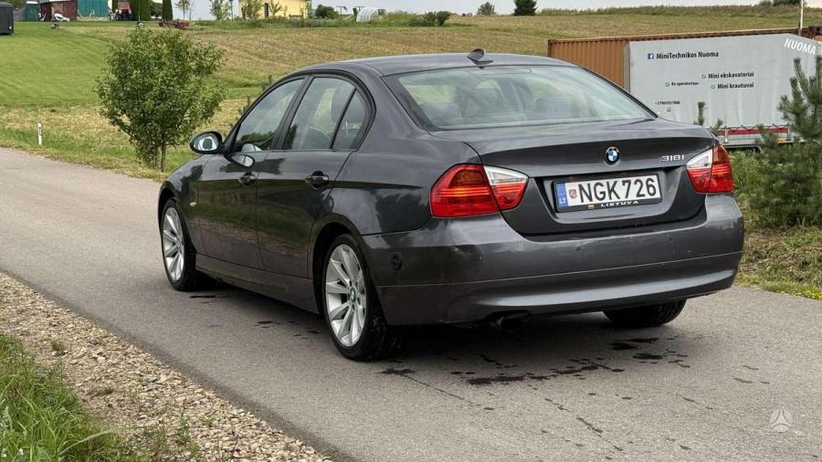 Grey BMW 318 2007 in Vilnius, with an engine capacity of 2.00 L and mileage of 382 thousand km for 2550 €, photo 5 on AUTOMOTO.COM.LV