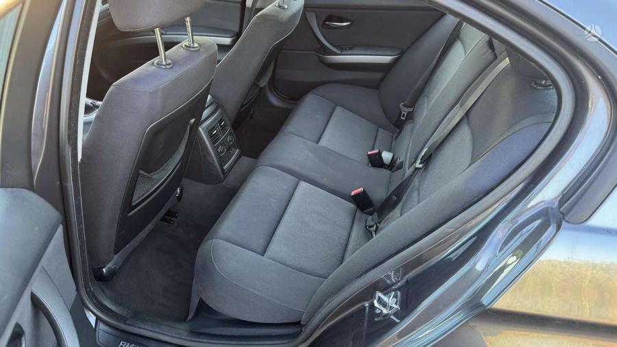 Grey BMW 318 2007 in Vilnius, with an engine capacity of 2.00 L and mileage of 382 thousand km for 2550 €, photo 8 on AUTOMOTO.COM.LV