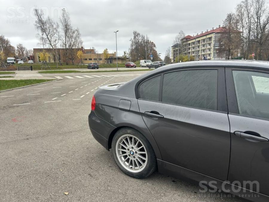 Pelēks BMW 318 2007 Cēsis, ar dzinēja tilpumu 2.00 L un nobraukumu 254 tūkst. km par 2400 €, foto 13 vietnē AUTOMOTO.COM.LV