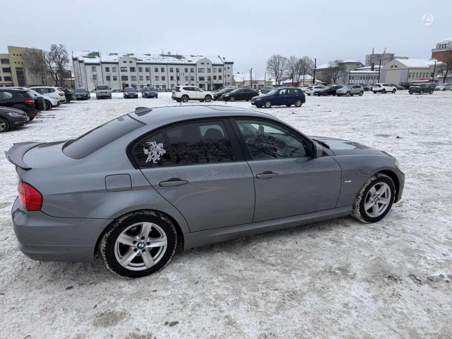 Pelēks BMW 318 2008 Alīta, ar dzinēja tilpumu 2.00 L un nobraukumu 335 tūkst. km par 3350 €, foto 4 vietnē AUTOMOTO.COM.LV