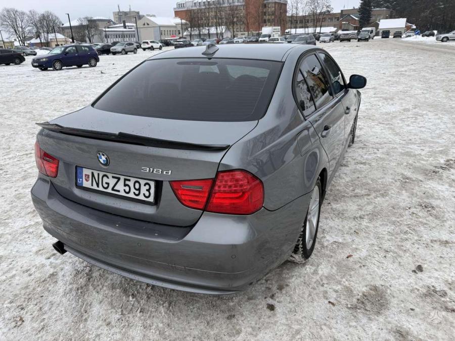 Pelēks BMW 318 2008 Alīta, ar dzinēja tilpumu 2.00 L un nobraukumu 335 tūkst. km par 3350 €, foto 5 vietnē AUTOMOTO.COM.LV