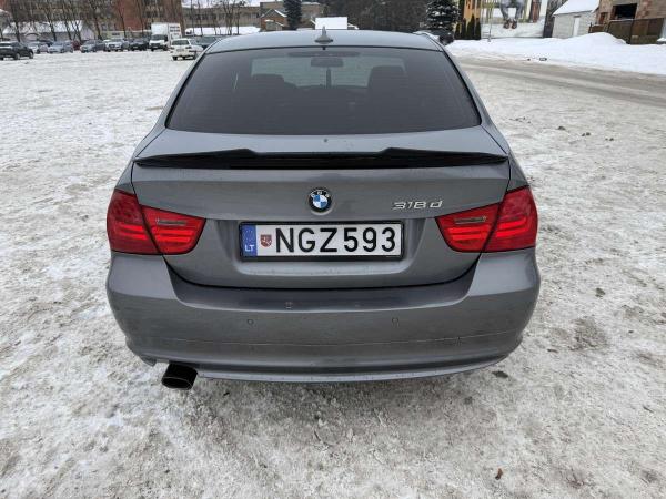 Pelēks BMW 318 2008 Alīta, ar dzinēja tilpumu 2.00 L un nobraukumu 335 tūkst. km par 3350 €, foto 6 vietnē AUTOMOTO.COM.LV