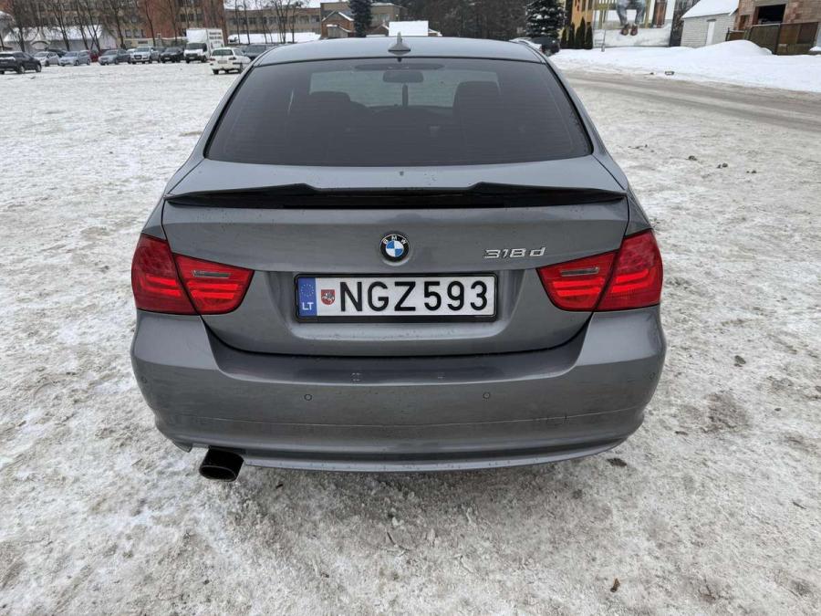 Pelēks BMW 318 2008 Alīta, ar dzinēja tilpumu 2.00 L un nobraukumu 335 tūkst. km par 3350 €, foto 6 vietnē AUTOMOTO.COM.LV