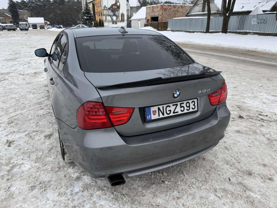 Pelēks BMW 318 2008 Alīta, ar dzinēja tilpumu 2.00 L un nobraukumu 335 tūkst. km par 3350 €, foto 7 vietnē AUTOMOTO.COM.LV
