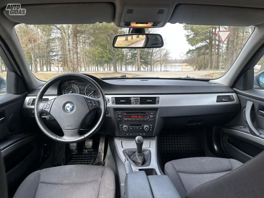 Grey BMW 318 2008 in Kelme, with an engine capacity of 2.00 L and mileage of 326 thousand km for 2800 €, photo 14 on AUTOMOTO.COM.LV