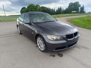 Grey BMW 318 2008 in Kaunas, with an engine capacity of 2.00 L and mileage of 285 thousand km for 2750 €, photo 4 on AUTOMOTO.COM.LV