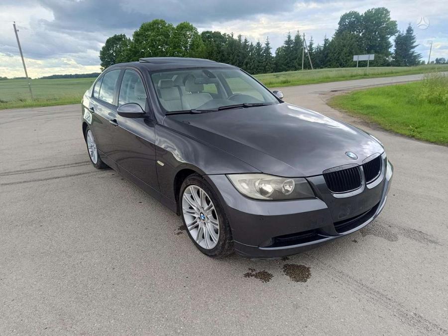 Grey BMW 318 2008 in Kaunas, with an engine capacity of 2.00 L and mileage of 285 thousand km for 2750 €, photo 4 on AUTOMOTO.COM.LV