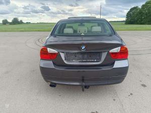 Grey BMW 318 2008 in Kaunas, with an engine capacity of 2.00 L and mileage of 285 thousand km for 2750 €, photo 6 on AUTOMOTO.COM.LV