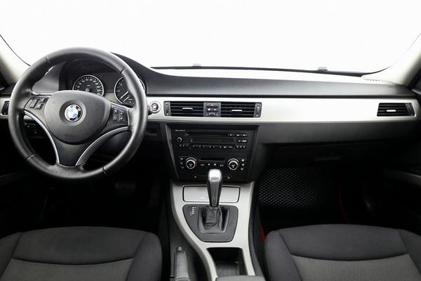 Grey BMW 318 2008 in Tallinn, with an engine capacity of 2.00 L and mileage of 269 thousand km for 2299 €, photo 5 on AUTOMOTO.COM.LV