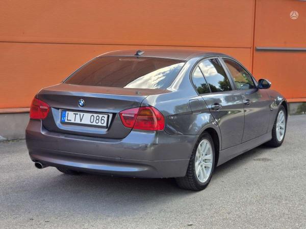 Grey BMW 318 2008 in Kupiskis, with an engine capacity of 2.00 L and mileage of 319 thousand km for 2750 €, photo 4 on AUTOMOTO.COM.LV