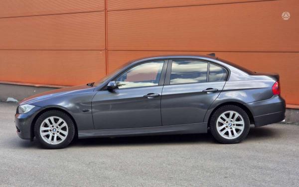 Grey BMW 318 2008 in Kupiskis, with an engine capacity of 2.00 L and mileage of 319 thousand km for 2750 €, photo 6 on AUTOMOTO.COM.LV
