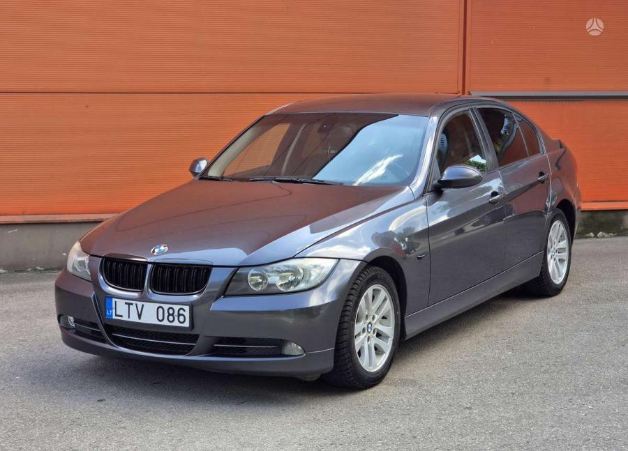 Grey BMW 318 2008 in Kupiskis, with an engine capacity of 2.00 L and mileage of 319 thousand km for 2750 €, photo 1 on AUTOMOTO.COM.LV