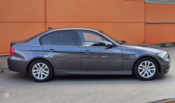 Grey BMW 318 2008 in Kupiskis, with an engine capacity of 2.00 L and mileage of 319 thousand km for 2750 €, photo 3 on AUTOMOTO.COM.LV