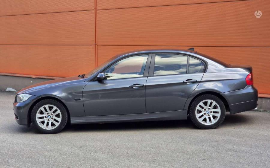 Grey BMW 318 2008 in Kupiskis, with an engine capacity of 2.00 L and mileage of 319 thousand km for 2750 €, photo 7 on AUTOMOTO.COM.LV