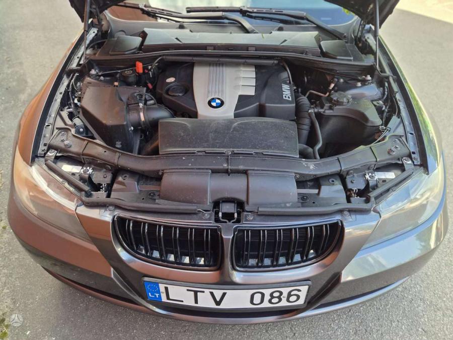 Grey BMW 318 2008 in Kupiskis, with an engine capacity of 2.00 L and mileage of 319 thousand km for 2750 €, photo 12 on AUTOMOTO.COM.LV