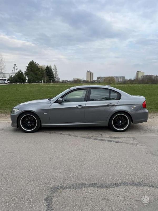 Pelēks BMW 318 2008 Marijampole, ar dzinēja tilpumu 2.00 L un nobraukumu 320 tūkst. km par 3700 €, foto 2 vietnē AUTOMOTO.COM.LV