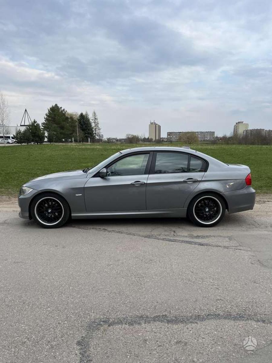 Grey BMW 318 2008 in Marijampole, with an engine capacity of 2.00 L and mileage of 320 thousand km for 3700 €, photo 3 on AUTOMOTO.COM.LV