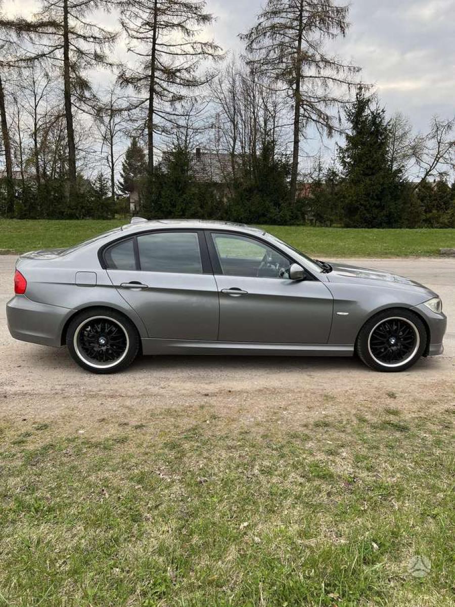 Grey BMW 318 2008 in Marijampole, with an engine capacity of 2.00 L and mileage of 320 thousand km for 3700 €, photo 8 on AUTOMOTO.COM.LV