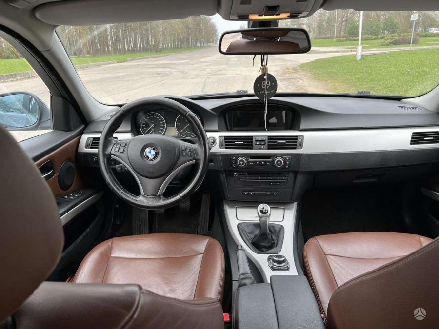 Grey BMW 318 2008 in Marijampole, with an engine capacity of 2.00 L and mileage of 320 thousand km for 3700 €, photo 10 on AUTOMOTO.COM.LV
