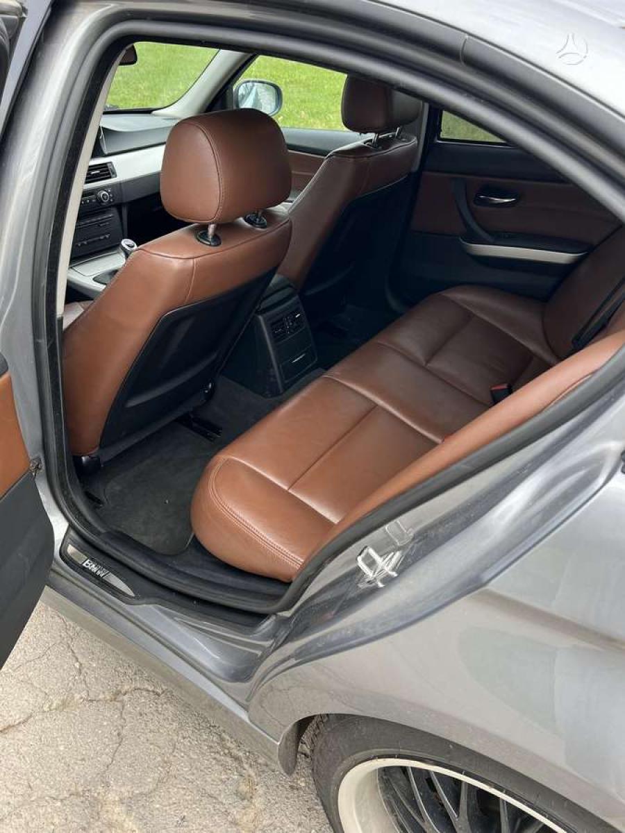Grey BMW 318 2008 in Marijampole, with an engine capacity of 2.00 L and mileage of 320 thousand km for 3700 €, photo 11 on AUTOMOTO.COM.LV
