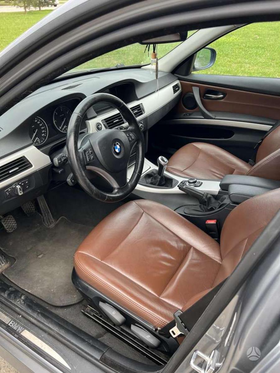 Grey BMW 318 2008 in Marijampole, with an engine capacity of 2.00 L and mileage of 320 thousand km for 3700 €, photo 13 on AUTOMOTO.COM.LV