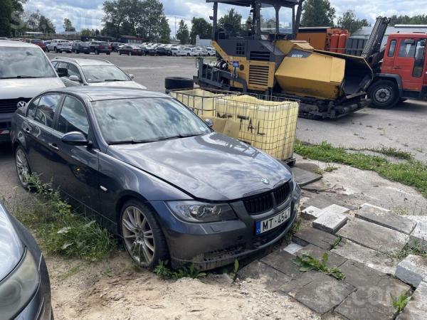 Grey BMW 318 2008 in Riga, with an engine capacity of 2.00 L and mileage of 279 thousand km for 1500 €, photo 1 on AUTOMOTO.COM.LV