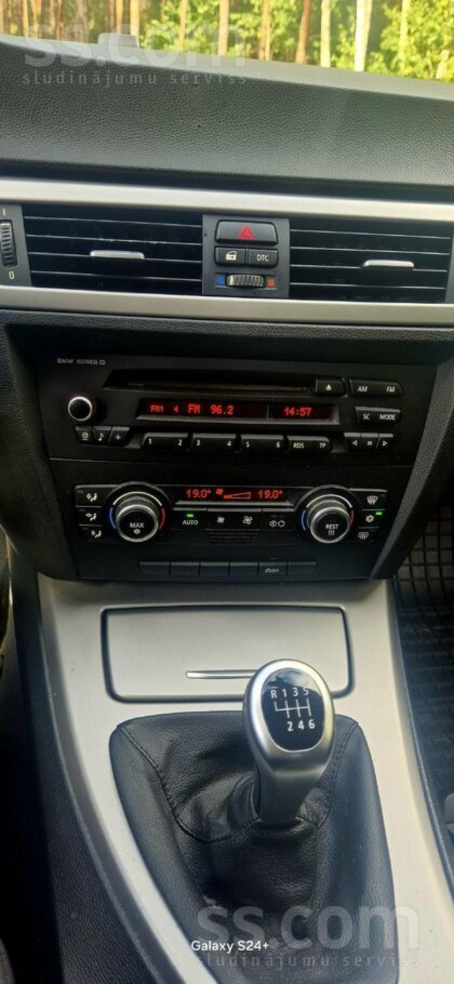 Grey BMW 318 2008 in Riga, with an engine capacity of 2.00 L and mileage of 260 thousand km for 4000 €, photo 9 on AUTOMOTO.COM.LV