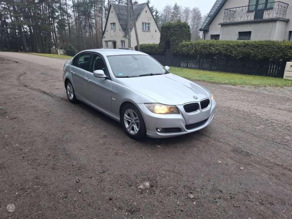 Grey BMW 318 2009 in Kaunas, with an engine capacity of 2.00 L and mileage of 274 thousand km for 4750 €, photo 2 on AUTOMOTO.COM.LV