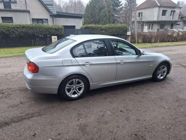 Grey BMW 318 2009 in Kaunas, with an engine capacity of 2.00 L and mileage of 274 thousand km for 4750 €, photo 3 on AUTOMOTO.COM.LV