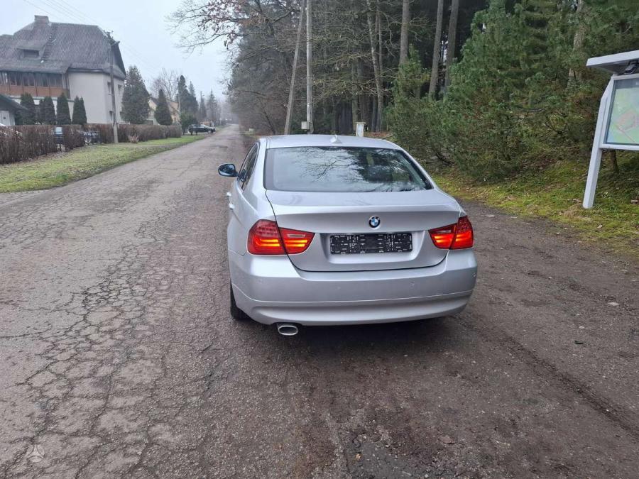 Grey BMW 318 2009 in Kaunas, with an engine capacity of 2.00 L and mileage of 274 thousand km for 4750 €, photo 5 on AUTOMOTO.COM.LV
