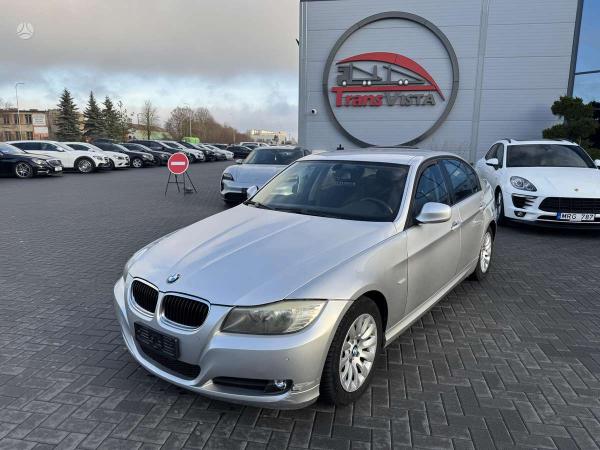 Grey BMW 318 2009 in Telschi, with an engine capacity of 2.00 L and mileage of 234 thousand km for 2999 €, photo 2 on AUTOMOTO.COM.LV